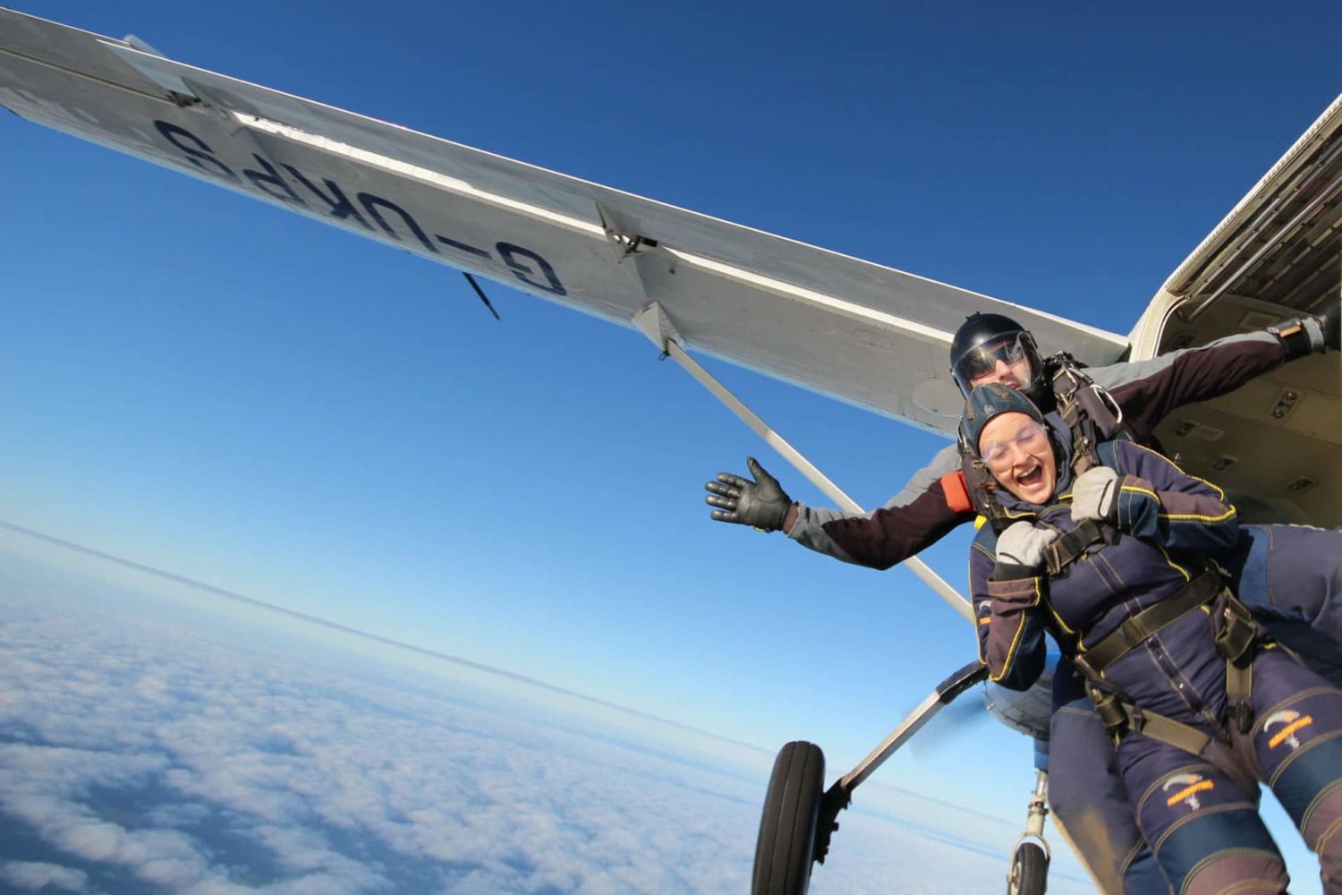 Just what is Tandem Skydiving? - UK Parachuting
